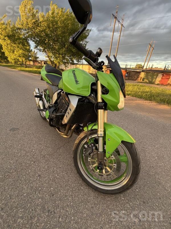 Kawasaki Z1000 2004 in Daugavpils, with an engine capacity of 1.00 L and mileage of 0 thousand km for 3900 €, photo 1 on AUTOMOTO.COM.LV