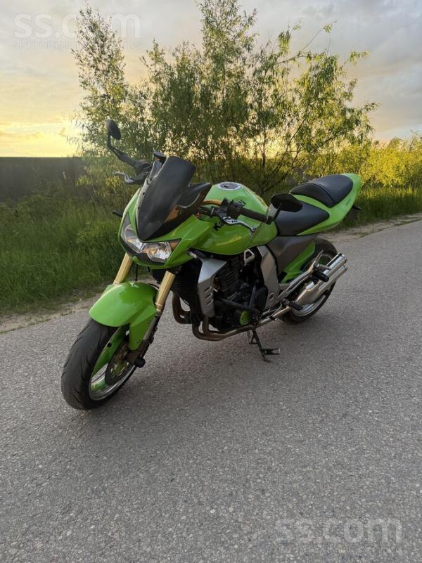 Kawasaki Z1000 2004 in Daugavpils, with an engine capacity of 1.00 L and mileage of 0 thousand km for 3900 €, photo 5 on AUTOMOTO.COM.LV