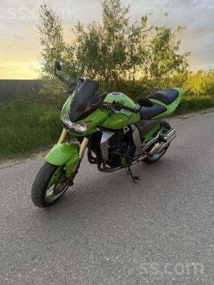 Kawasaki Z1000 2004 in Daugavpils, with an engine capacity of 1.00 L and mileage of 0 thousand km for 3900 €, photo 6 on AUTOMOTO.COM.LV