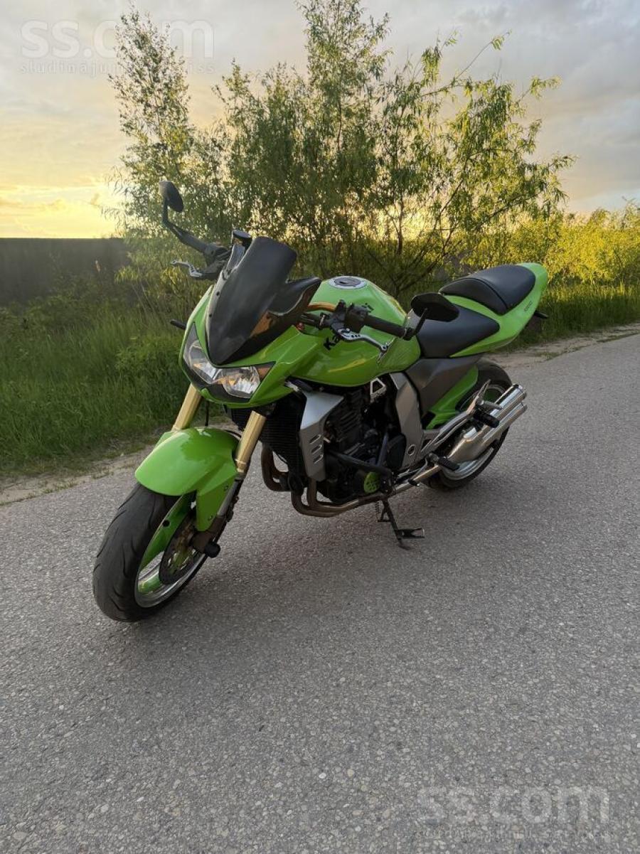 Kawasaki Z1000 2004 in Daugavpils, with an engine capacity of 1.00 L and mileage of 0 thousand km for 3900 €, photo 6 on AUTOMOTO.COM.LV
