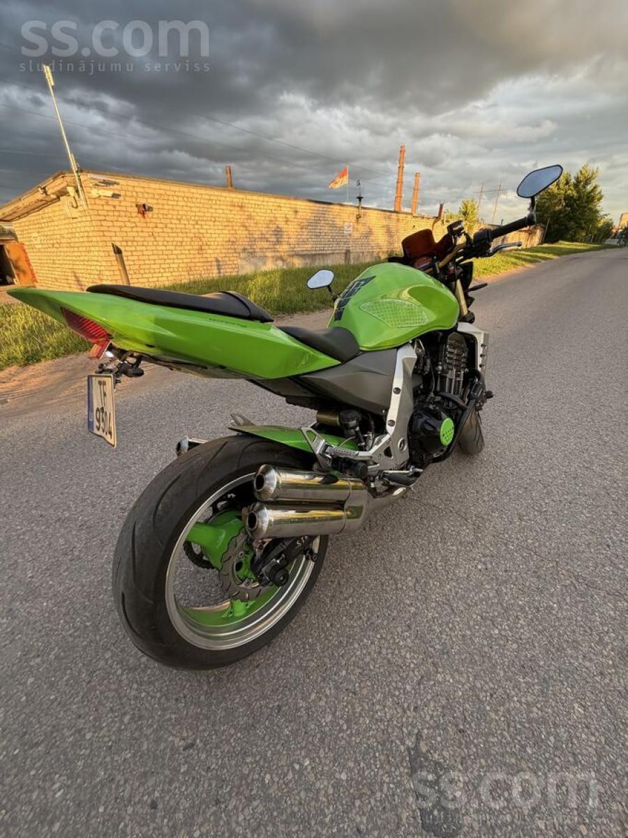 Kawasaki Z1000 2004 in Daugavpils, with an engine capacity of 1.00 L and mileage of 0 thousand km for 3900 €, photo 7 on AUTOMOTO.COM.LV