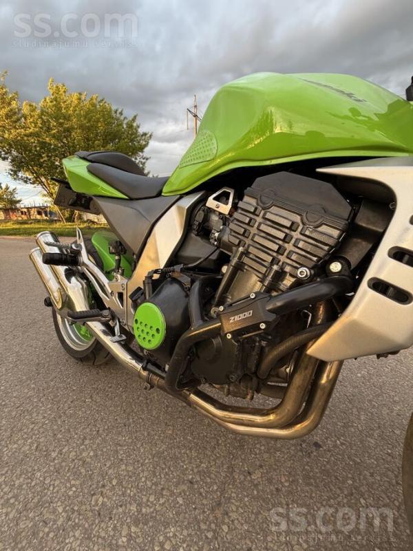 Kawasaki Z1000 2004 in Daugavpils, with an engine capacity of 1.00 L and mileage of 0 thousand km for 3900 €, photo 7 on AUTOMOTO.COM.LV