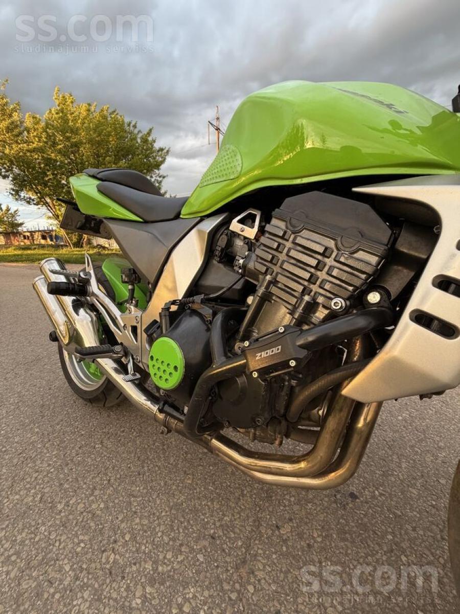 Kawasaki Z1000 2004 in Daugavpils, with an engine capacity of 1.00 L and mileage of 0 thousand km for 3900 €, photo 8 on AUTOMOTO.COM.LV