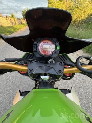 Kawasaki Z1000 2004 in Daugavpils, with an engine capacity of 1.00 L and mileage of 0 thousand km for 3900 €, photo 10 on AUTOMOTO.COM.LV