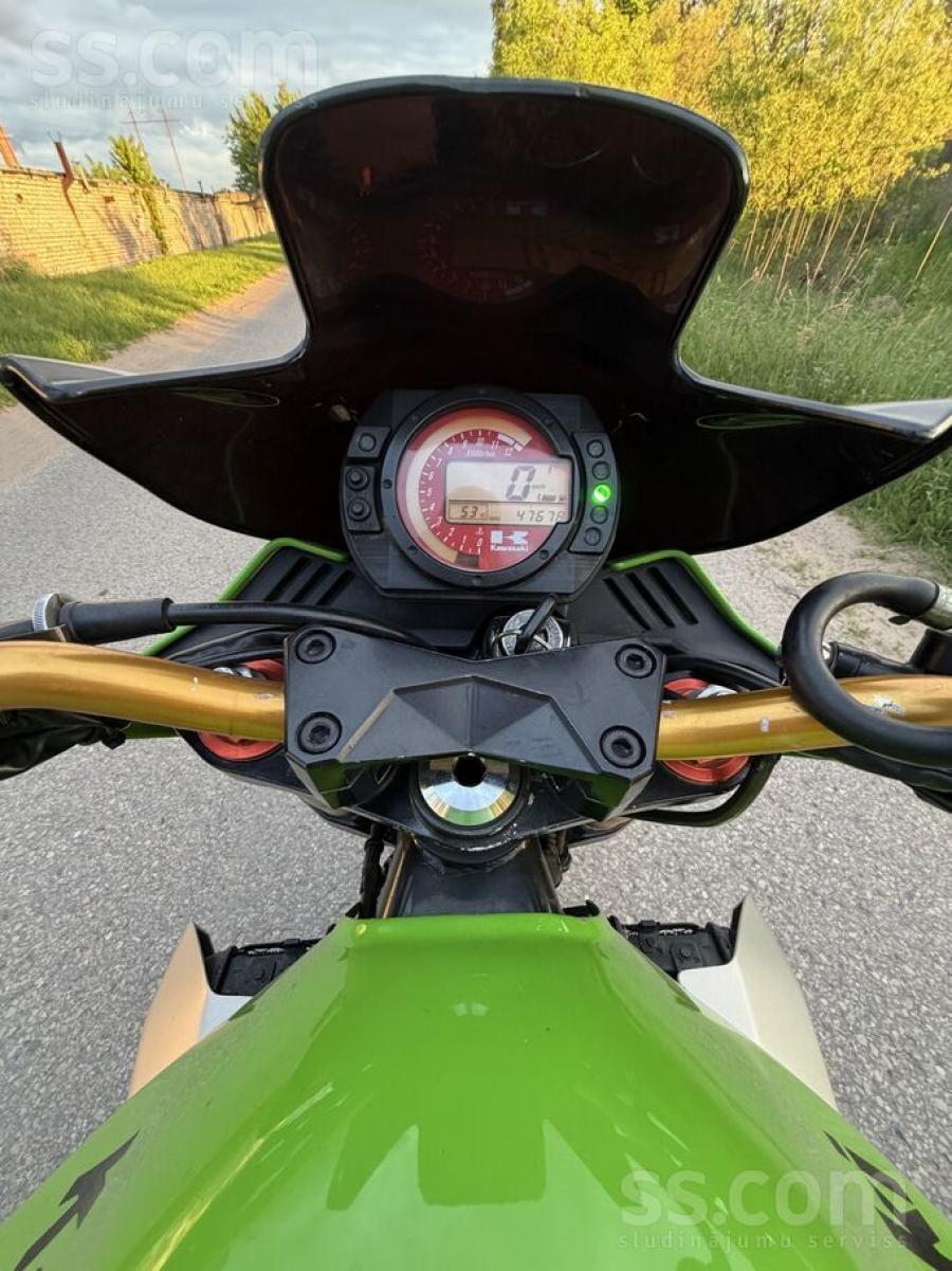Kawasaki Z1000 2004 in Daugavpils, with an engine capacity of 1.00 L and mileage of 0 thousand km for 3900 €, photo 10 on AUTOMOTO.COM.LV