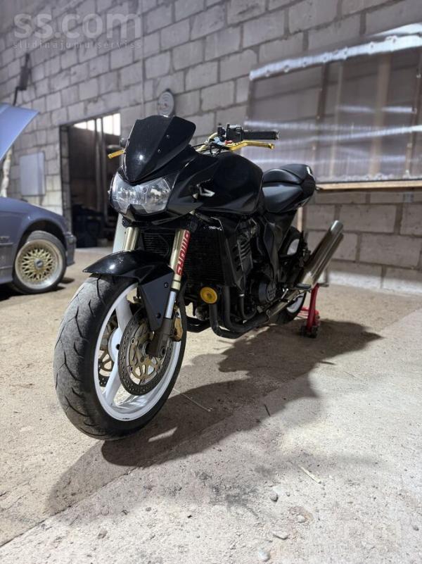 Kawasaki Z1000 2005 Rīga, ar dzinēja tilpumu 1.00 L un nobraukumu 0 tūkst. km par 2650 €, foto 1 vietnē AUTOMOTO.COM.LV