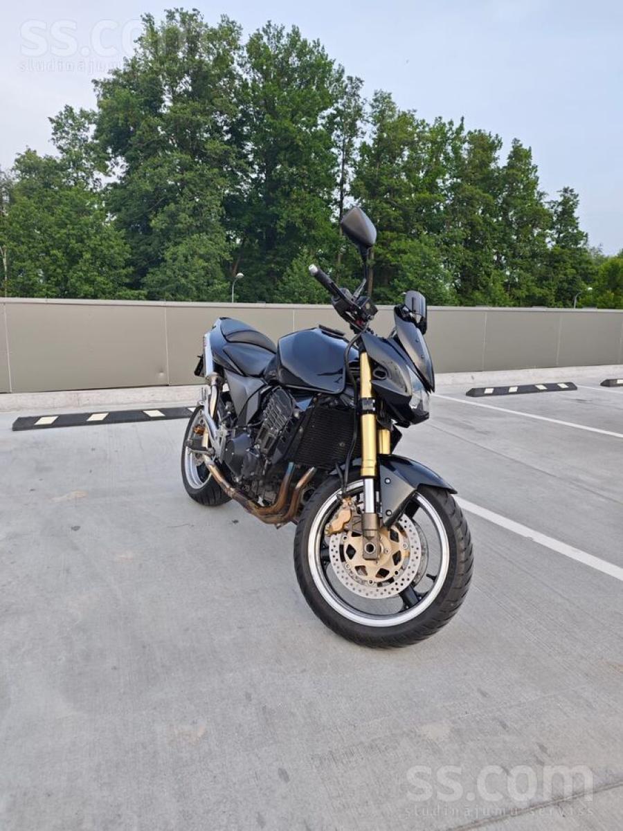 Kawasaki Z1000 2005 in Riga, with an engine capacity of 1.00 L and mileage of 0 thousand km for 3200 €, photo 1 on AUTOMOTO.COM.LV