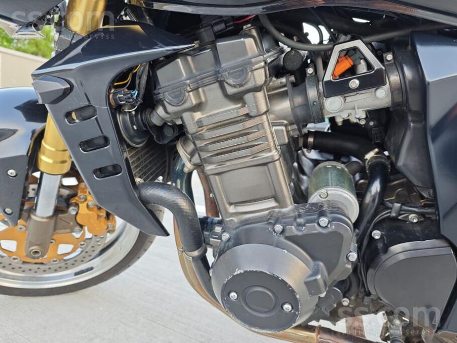Kawasaki Z1000 2005 in Riga, with an engine capacity of 1.00 L and mileage of 0 thousand km for 3200 €, photo 4 on AUTOMOTO.COM.LV