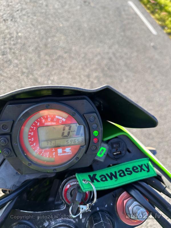 Kawasaki Z1000 2005 Tallina, ar dzinēja tilpumu 0.95 L un nobraukumu 60 tūkst. km par 1500 €, foto 7 vietnē AUTOMOTO.COM.LV