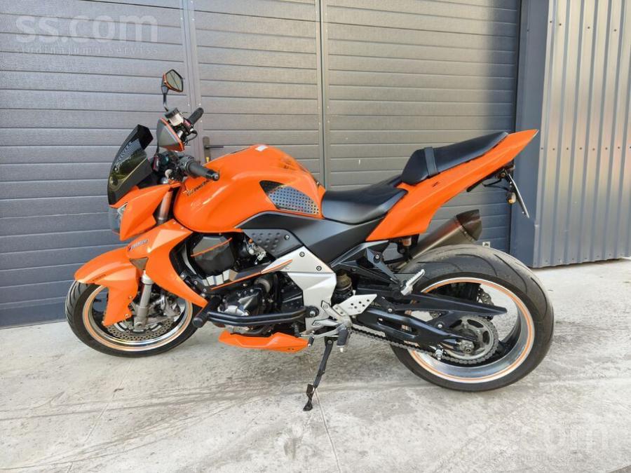Kawasaki Z1000 2007 in Riga, with an engine capacity of 1.00 L and mileage of 0 thousand km for 4800 €, photo 3 on AUTOMOTO.COM.LV