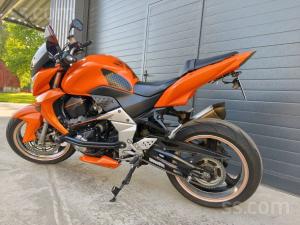 Kawasaki Z1000 2007 in Riga, with an engine capacity of 1.00 L and mileage of 0 thousand km for 4400 €, photo 5 on AUTOMOTO.COM.LV