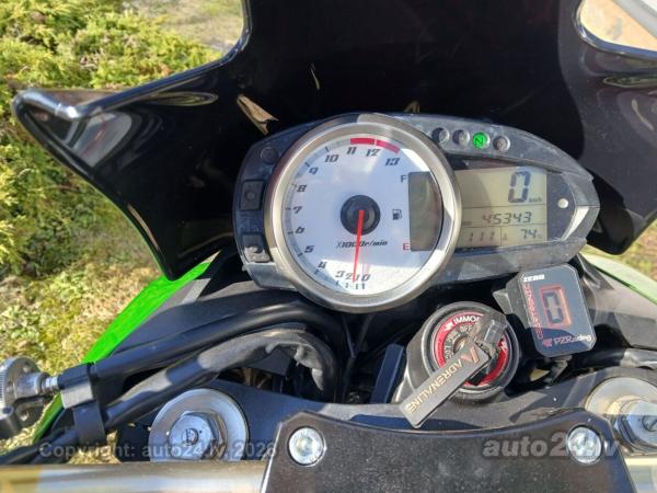 Kawasaki Z1000 2009 Rakvere, ar dzinēja tilpumu 0.95 L un nobraukumu 45 tūkst. km par 3900 €, foto 7 vietnē AUTOMOTO.COM.LV