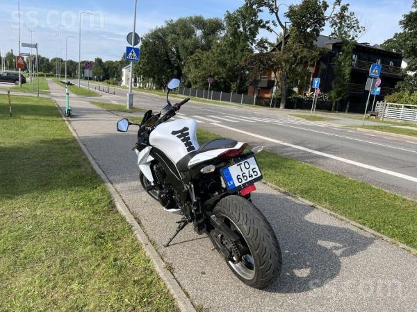 Kawasaki Z1000 2010 in Riga, with an engine capacity of 1.05 L and mileage of 0 thousand km for 6300 €, photo 5 on AUTOMOTO.COM.LV