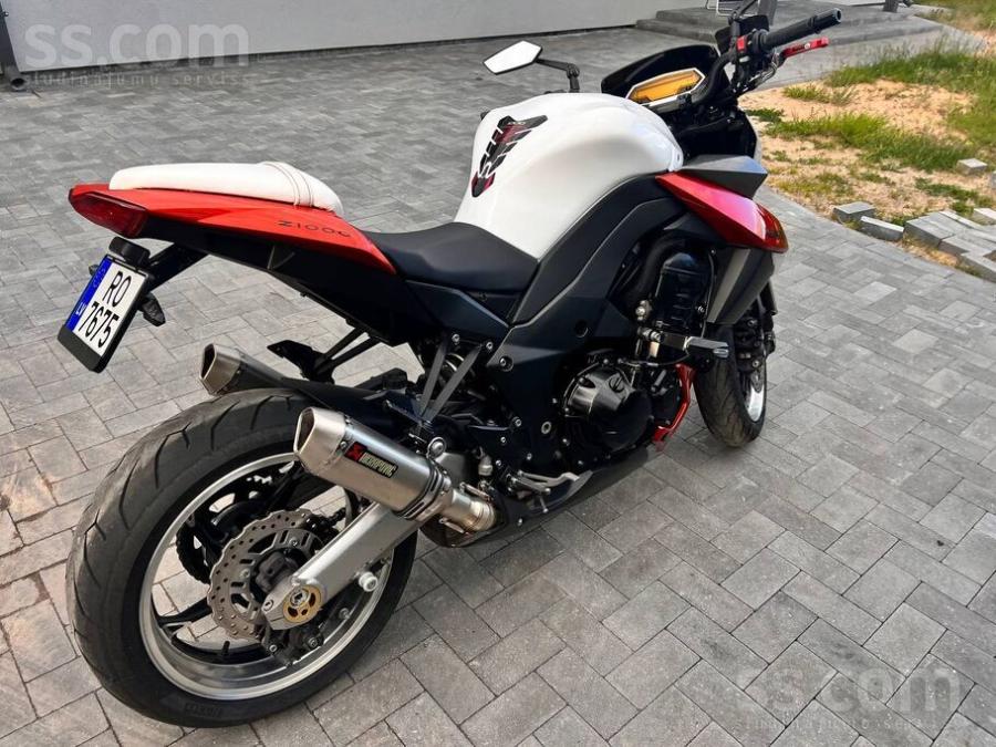 Kawasaki Z1000 2011 in Riga, with an engine capacity of 1.04 L and mileage of 0 thousand km for 5950 €, photo 4 on AUTOMOTO.COM.LV
