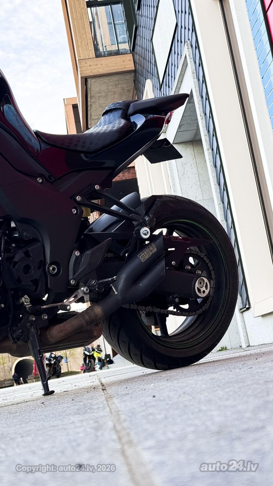 Kawasaki Z1000 2017 in Tallinn, with an engine capacity of 1.04 L and mileage of 18 thousand km for 9200 €, photo 5 on AUTOMOTO.COM.LV