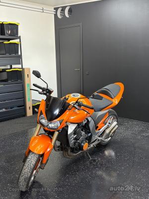 Oranžs Kawasaki Z1000 2004 Tartu, ar dzinēja tilpumu 0.95 L un nobraukumu 38 tūkst. km par 3500 €, foto  vietnē AUTOMOTO.COM.LV