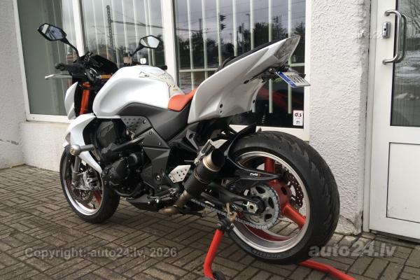 White Kawasaki Z1000 2008 in Tallinn, with an engine capacity of 0.95 L and mileage of 53 thousand km for 4990 €, photo 6 on AUTOMOTO.COM.LV