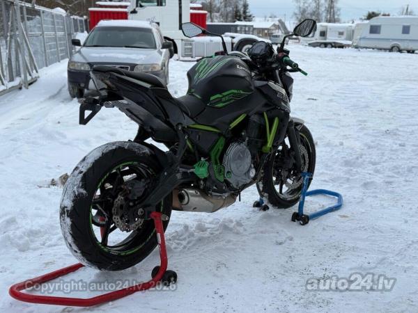 Черный Кавасаки Z650 2018 в Пярну, объемом двигателя 0.65 л и пробегом 35 тыс. км за 4790 €, фото 5 на AUTOMOTO.COM.LV