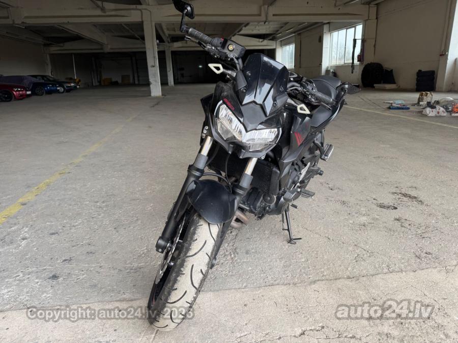 Черный Кавасаки Z650 2021 в Таллин, объемом двигателя 0.65 л и пробегом 10 тыс. км за 5600 €, фото 3 на AUTOMOTO.COM.LV