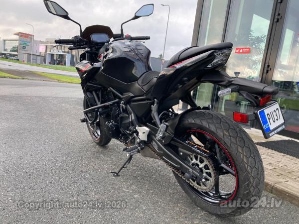 Black Kawasaki Z650 2025 in Tallinn, with an engine capacity of 0.65 L and mileage of 4 thousand km for 6490 €, photo 5 on AUTOMOTO.COM.LV