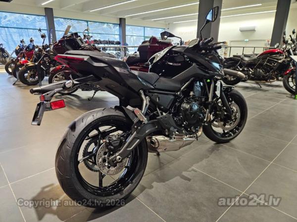 Black Kawasaki Z650 2026 in Tallinn, with an engine capacity of 0.65 L and mileage of 1 thousand km for 7890 €, photo 6 on AUTOMOTO.COM.LV