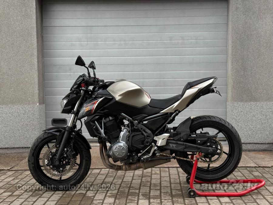 Pelēks Kawasaki Z650 2017 Pērnava, ar dzinēja tilpumu 0.65 L un nobraukumu 30 tūkst. km par 4790 €, foto 1 vietnē AUTOMOTO.COM.LV