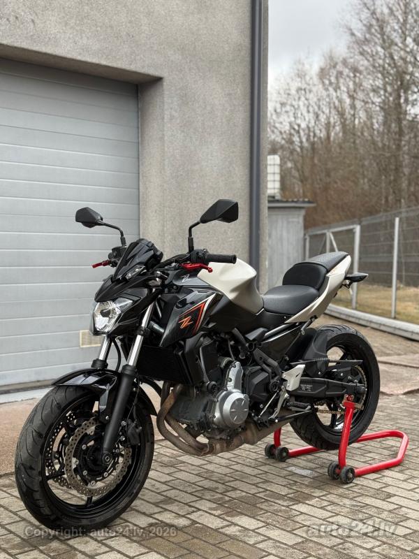 Grey Kawasaki Z650 2017 in Parnu, with an engine capacity of 0.65 L and mileage of 30 thousand km for 4790 €, photo 2 on AUTOMOTO.COM.LV