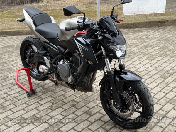 Grey Kawasaki Z650 2017 in Parnu, with an engine capacity of 0.65 L and mileage of 30 thousand km for 4790 €, photo 4 on AUTOMOTO.COM.LV