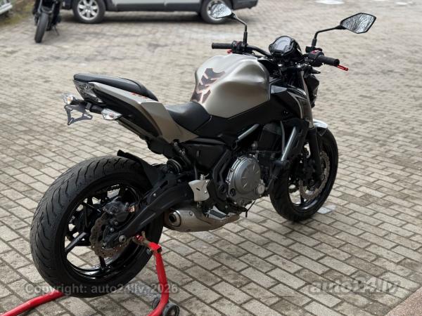 Grey Kawasaki Z650 2017 in Parnu, with an engine capacity of 0.65 L and mileage of 30 thousand km for 4790 €, photo 5 on AUTOMOTO.COM.LV