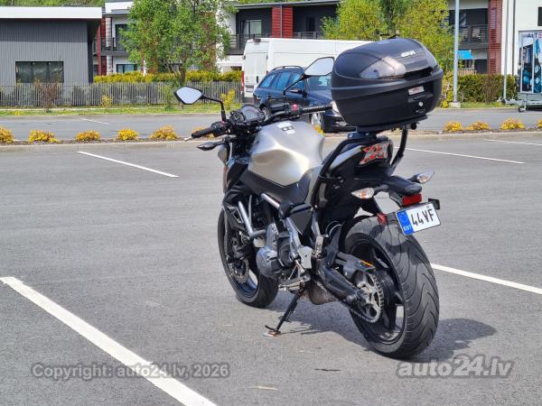 Grey Kawasaki Z650 2017 in Tallinn, with an engine capacity of 0.65 L and mileage of 28 thousand km for 4700 €, photo 3 on AUTOMOTO.COM.LV