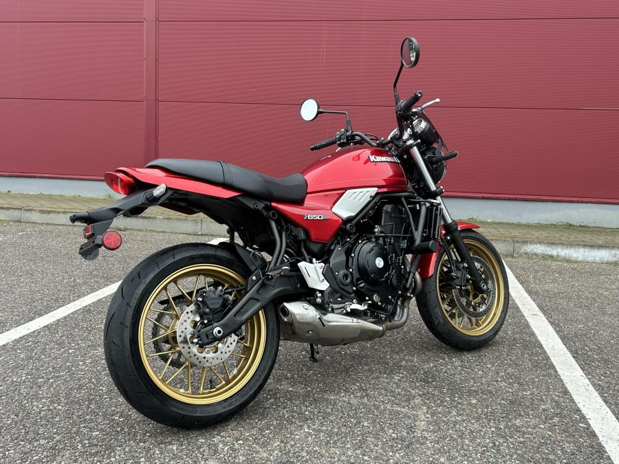 Sarkans Kawasaki Z650 2025 Kauņa, ar dzinēja tilpumu 0.80 L un nobraukumu 6 tūkst. km par 4500 €, foto 4 vietnē AUTOMOTO.COM.LV