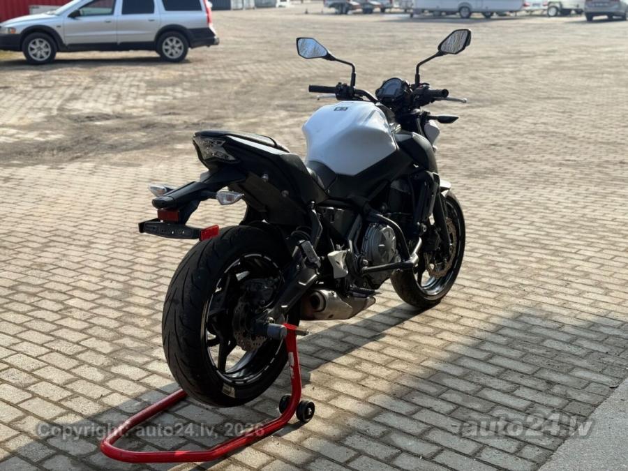 Белый Кавасаки Z650 2019 в Пярну, объемом двигателя 0.65 л и пробегом 33 тыс. км за 4790 €, фото 7 на AUTOMOTO.COM.LV