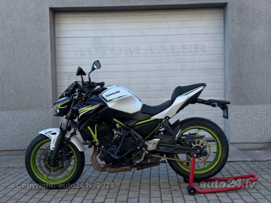 Balts Kawasaki Z650 2021 Pērnava, ar dzinēja tilpumu 0.65 L un nobraukumu 18 tūkst. km par 5390 €, foto 1 vietnē AUTOMOTO.COM.LV