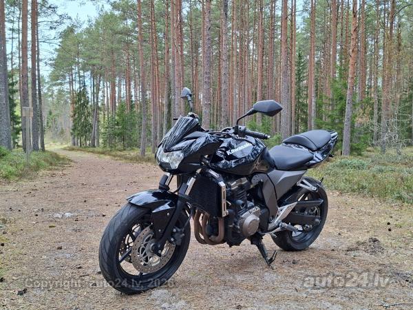 Black Kawasaki Z750 2004 in Tallinn, with an engine capacity of 0.75 L and mileage of 60 thousand km for 2900 €, photo 1 on AUTOMOTO.COM.LV