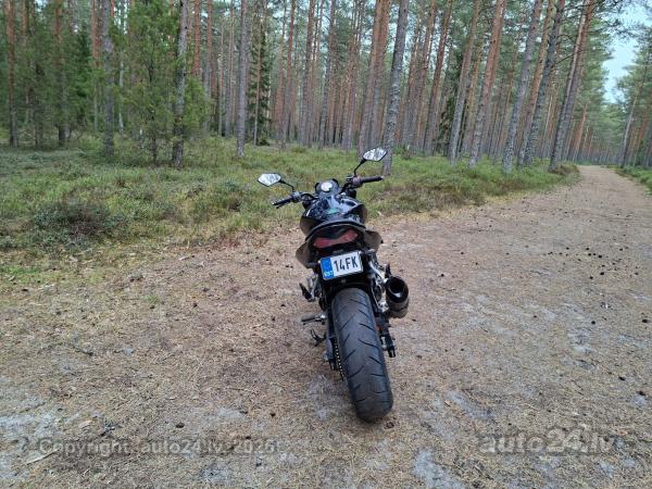 Black Kawasaki Z750 2004 in Tallinn, with an engine capacity of 0.75 L and mileage of 60 thousand km for 2900 €, photo 6 on AUTOMOTO.COM.LV