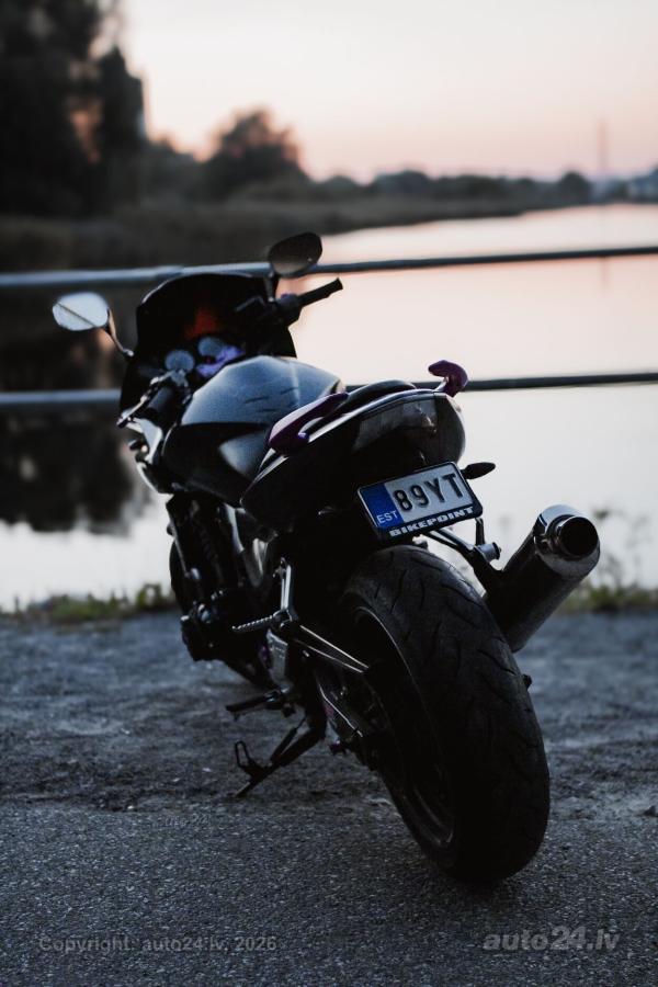 Black Kawasaki Z750 2005 in Tallinn, with an engine capacity of 0.75 L and mileage of 67 thousand km for 2400 €, photo 2 on AUTOMOTO.COM.LV