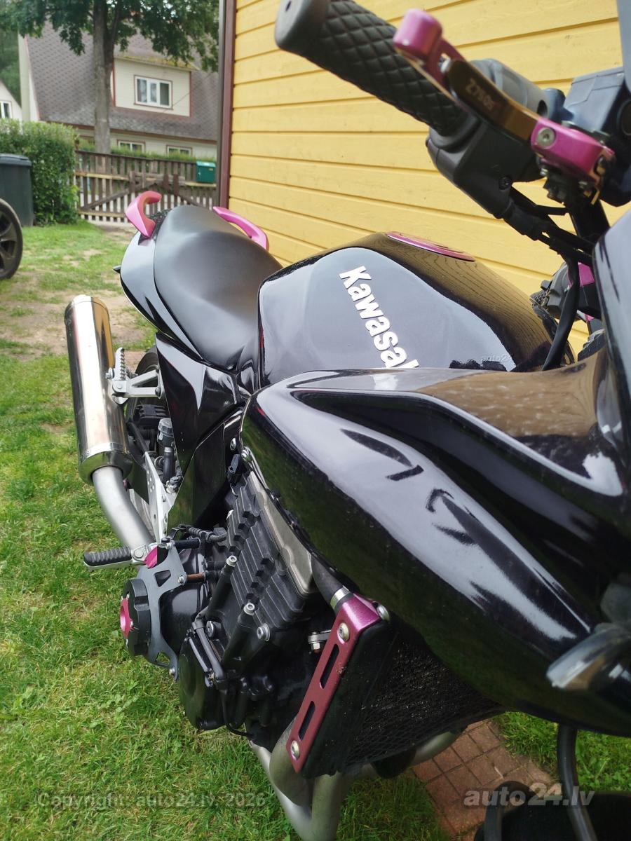 Black Kawasaki Z750 2005 in Tallinn, with an engine capacity of 0.75 L and mileage of 67 thousand km for 2400 €, photo 5 on AUTOMOTO.COM.LV