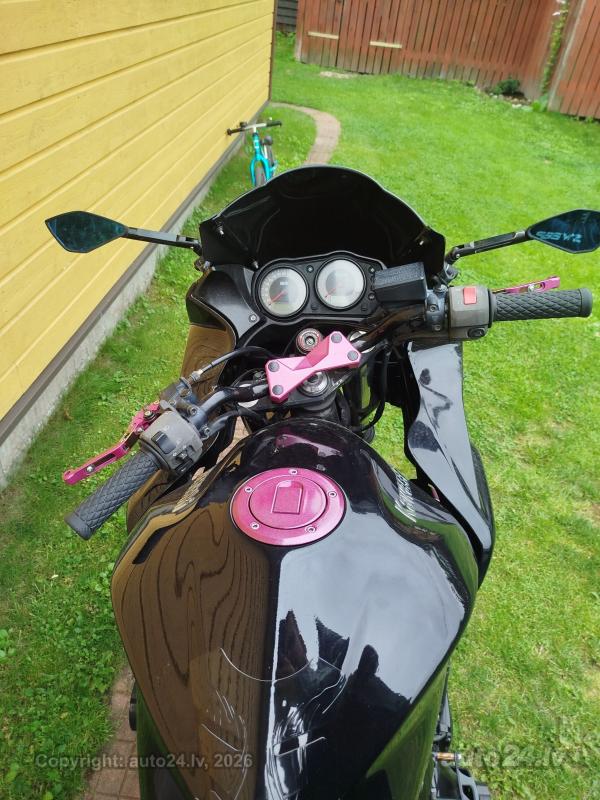 Black Kawasaki Z750 2005 in Tallinn, with an engine capacity of 0.75 L and mileage of 67 thousand km for 2400 €, photo 5 on AUTOMOTO.COM.LV