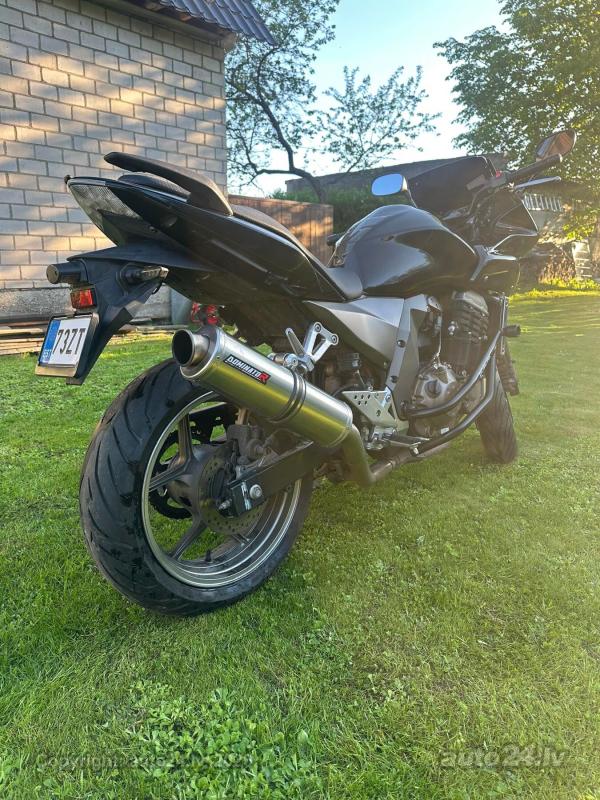 Black Kawasaki Z750 2005 in Johvi, with an engine capacity of 0.75 L and mileage of 79 thousand km for 2000 €, photo 3 on AUTOMOTO.COM.LV