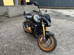 Melns Kawasaki Z750 2005 Tartu, ar dzinēja tilpumu 0.75 L un nobraukumu 61 tūkst. km par 2699 €, foto  vietnē AUTOMOTO.COM.LV