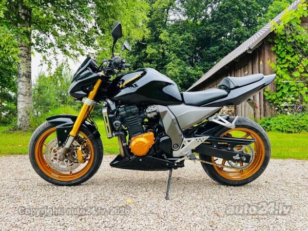 Black Kawasaki Z750 2005 in Tartu, with an engine capacity of 0.75 L and mileage of 61 thousand km for 3000 €, photo 5 on AUTOMOTO.COM.LV