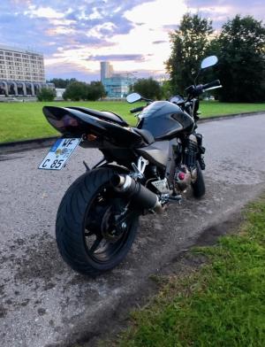 Melns Kawasaki Z750 2005 Rīga, ar dzinēja tilpumu 0.80 L un nobraukumu 19 tūkst. km par 2990 €, foto 3 vietnē AUTOMOTO.COM.LV