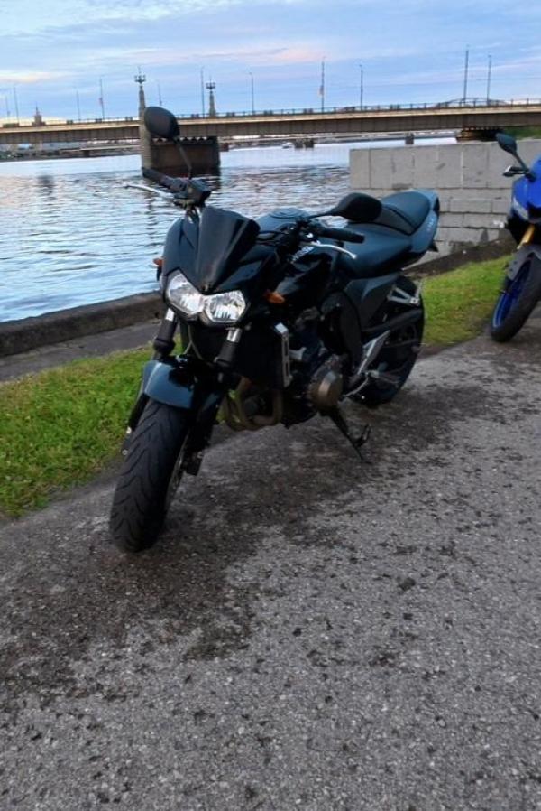 Melns Kawasaki Z750 2005 Rīga, ar dzinēja tilpumu 0.80 L un nobraukumu 18 tūkst. km par 3500 €, foto 4 vietnē AUTOMOTO.COM.LV