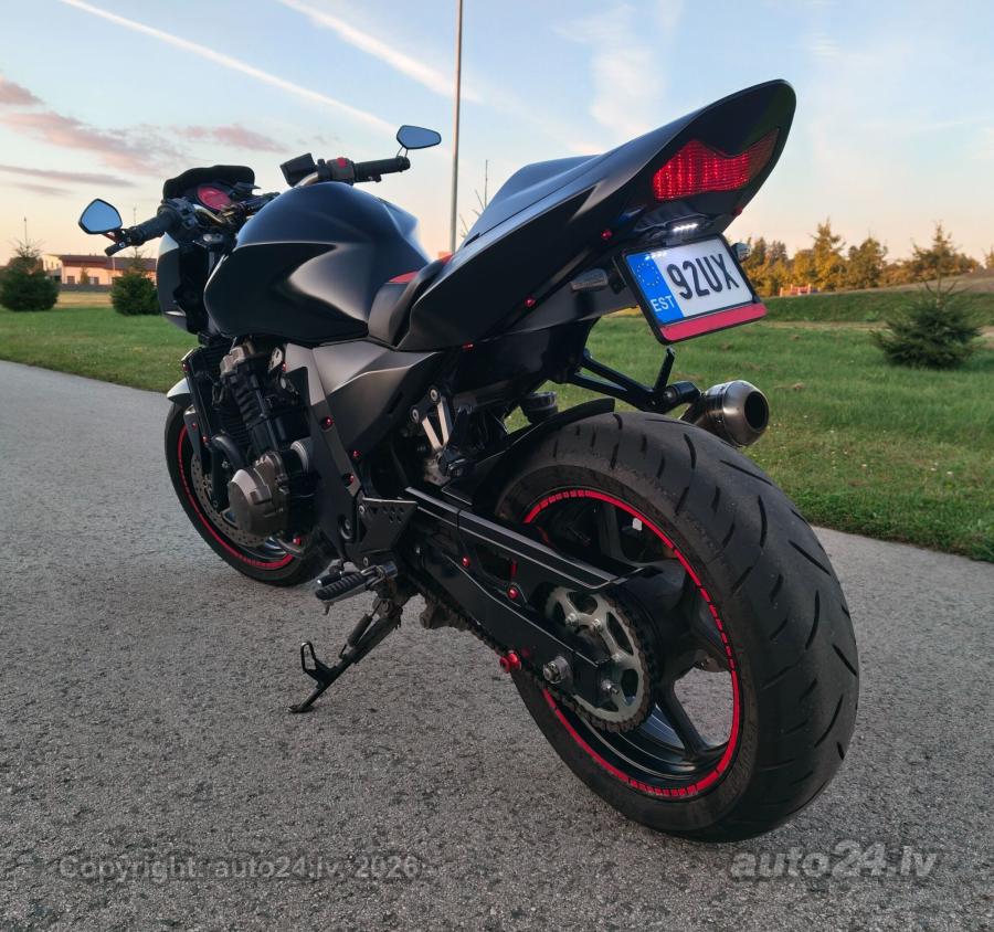 Black Kawasaki Z750 2006 in Tallinn, with an engine capacity of 0.75 L and mileage of 47 thousand km for 3500 €, photo 5 on AUTOMOTO.COM.LV