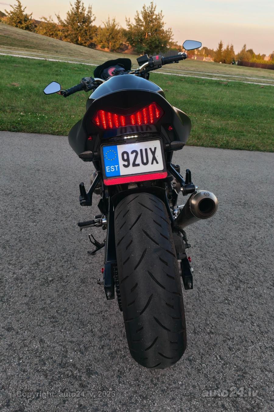 Black Kawasaki Z750 2006 in Tallinn, with an engine capacity of 0.75 L and mileage of 47 thousand km for 3500 €, photo 7 on AUTOMOTO.COM.LV