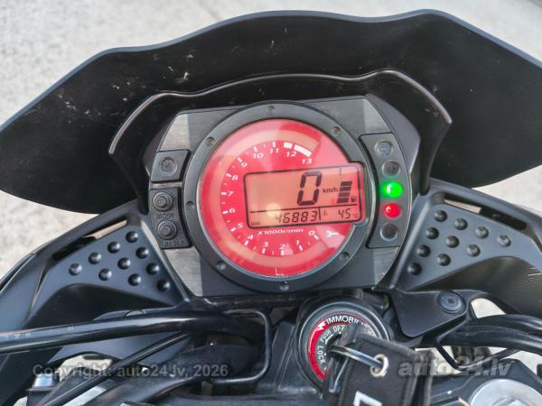 Black Kawasaki Z750 2006 in Tallinn, with an engine capacity of 0.75 L and mileage of 47 thousand km for 3500 €, photo 7 on AUTOMOTO.COM.LV