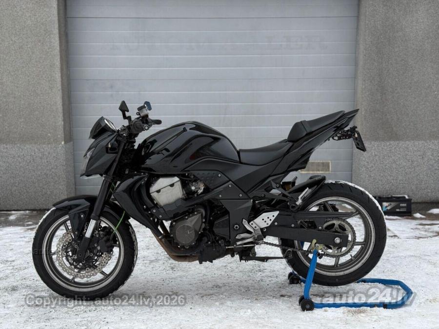 Melns Kawasaki Z750 2007 Pērnava, ar dzinēja tilpumu 0.75 L un nobraukumu 32 tūkst. km par 3990 €, foto 1 vietnē AUTOMOTO.COM.LV