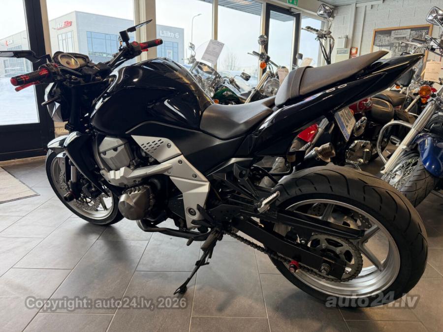 Black Kawasaki Z750 2007 in Tallinn, with an engine capacity of 0.75 L and mileage of 54 thousand km for 3290 €, photo 14 on AUTOMOTO.COM.LV