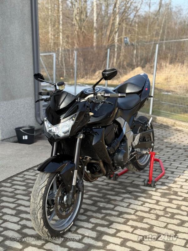 Black Kawasaki Z750 2009 in Parnu, with an engine capacity of 0.75 L and mileage of 28 thousand km for 3990 €, photo 3 on AUTOMOTO.COM.LV
