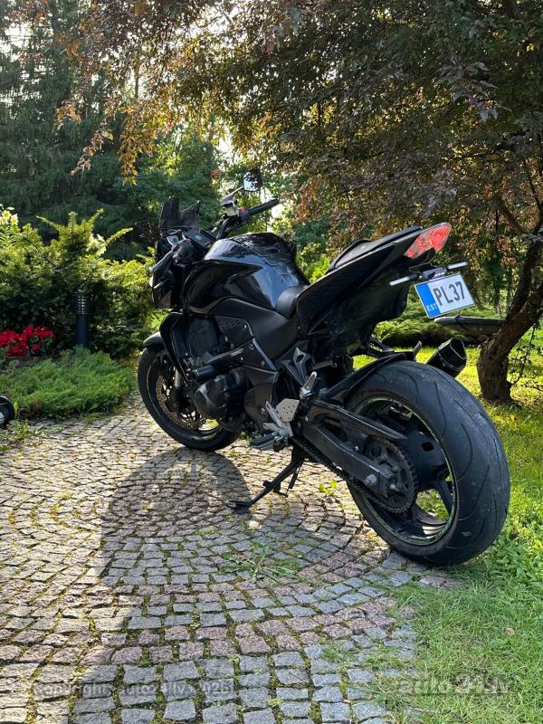Black Kawasaki Z750 2009 in Rapla, with an engine capacity of 0.75 L and mileage of 43 thousand km for 4100 €, photo 3 on AUTOMOTO.COM.LV